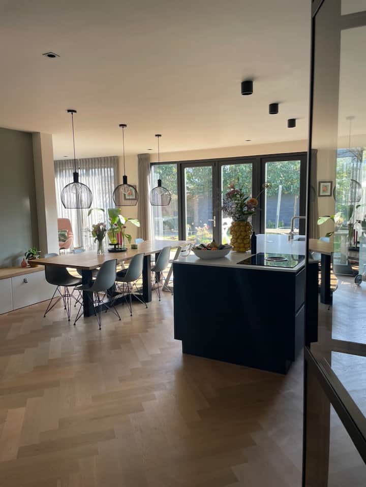Woning Met Ruime Tuin In Naarden - Hilversum