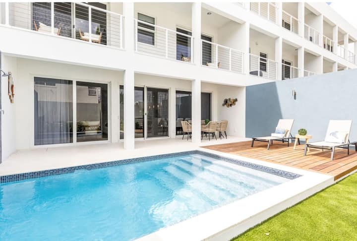 Luxury 4bed/4.5bath/pool Townhome - Turks and Caicos Islands