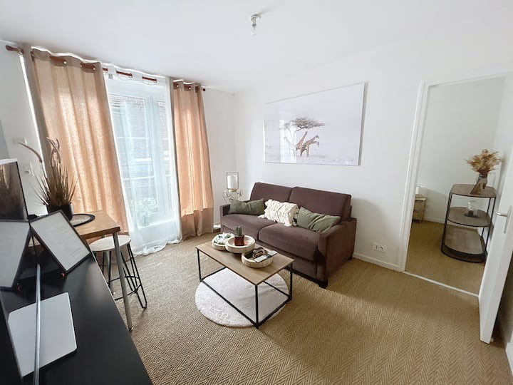 Le Eloi- Une Chambre - Centre Ville - ibis budget Noyon