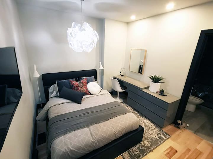 Best Location  Bedroom + Lux Wc (P4) - Montreal