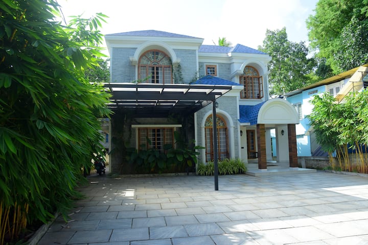 Spacious Home With Riverview- Lush - Kovalam