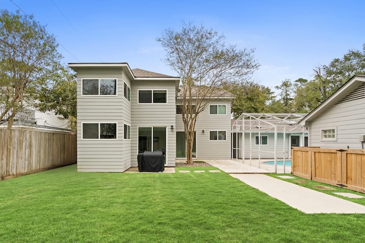 2 Story 2 Bedroom 2 Living Rooms - The Woodlands, TX