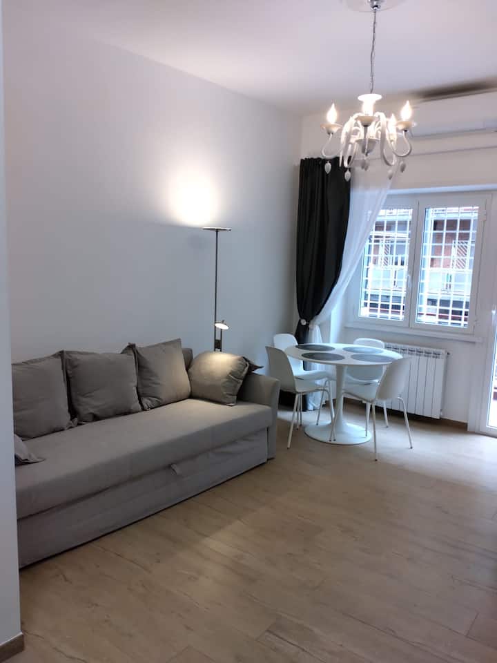 Nouveau, Central, Proche Métro, Bus, Trains, Taxis - Roma