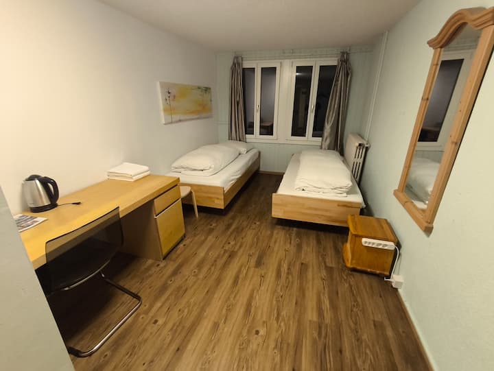 Center Twin Room  With Private Bathroom Es - Interlaken