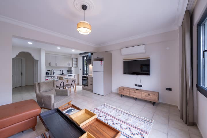 Fethiye Kordon'da Merkezi Geniş Lüks 2+1 Daire No1 - Çalış Beach