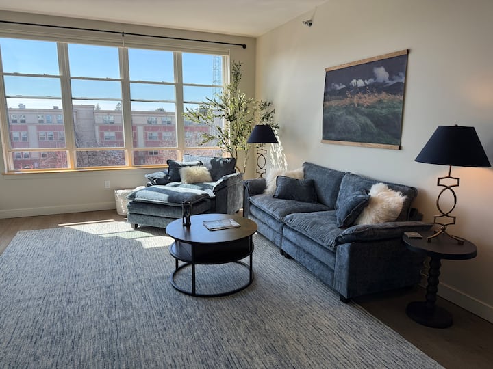 Furnished Top Floor Apartment - Burlington, VT