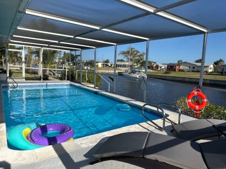 Water Lovers Gulf Bay-sleeps 11 - Fort Myers, FL