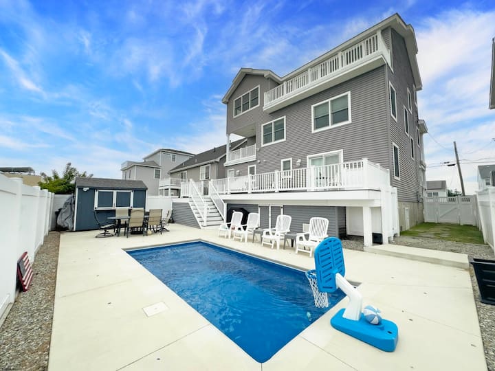 Heated Pool May 1 - Nov 1 - Sleeps 16+ - Brigantine, NJ