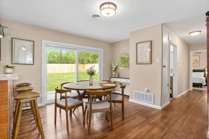 3 Br Family Home 2 Miles From Airport W/ Hot Tub - San Antonio