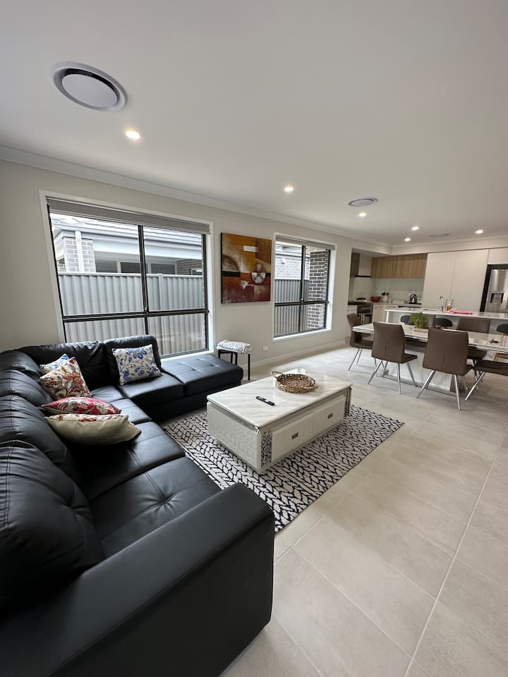 Oran Park 4 Bedrooms Home - Camden