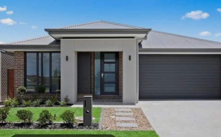 Oran Park 4 Bedrooms Home - Camden