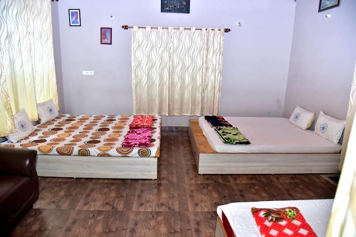 5 Sharing Room Glass House - Belur