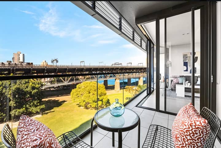 Superb Apartment With View And Conveniences! - Luna Park Sydney