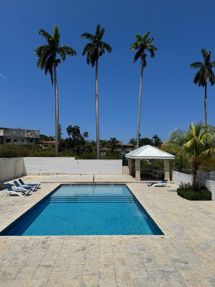 Gated 2br | Pool + Gym | Wi-fi | Washer/ Dryer - Montego Bay