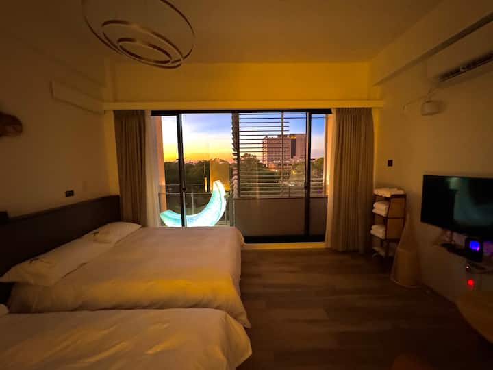 【陽台四人房】安平胡桃民宿-公園景觀泡腳池-免費停車-專屬電梯 - Tainan City