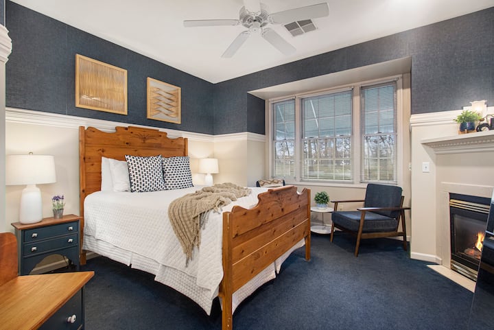 Inn At The Park (Linden Room) Queen Bed - South Haven, MI