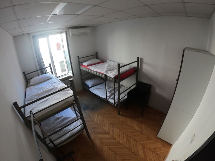 Klasična šTiri Posteljna Soba - Koper