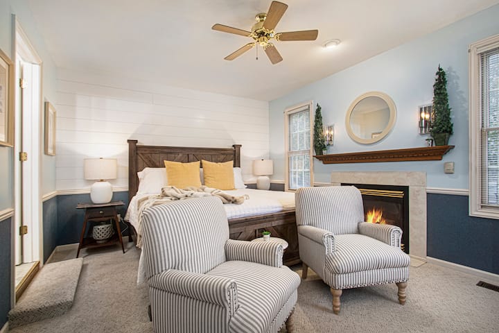Inn At The Park (Spruce Room) King Bed - South Haven, MI