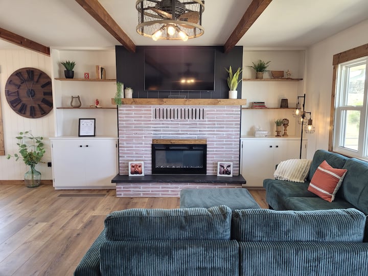 Western Ranch Getaway - Makoshika State Park, Glendive
