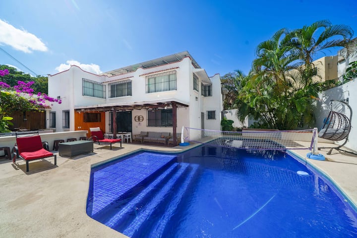 Huge Villa! 6 Br - 
Private Pool -5 Min Hotel Zone - Cancún