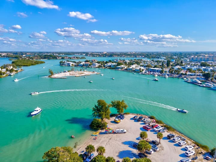 Relaxing Getaway In Sarasota | Great Location - Sarasota, FL
