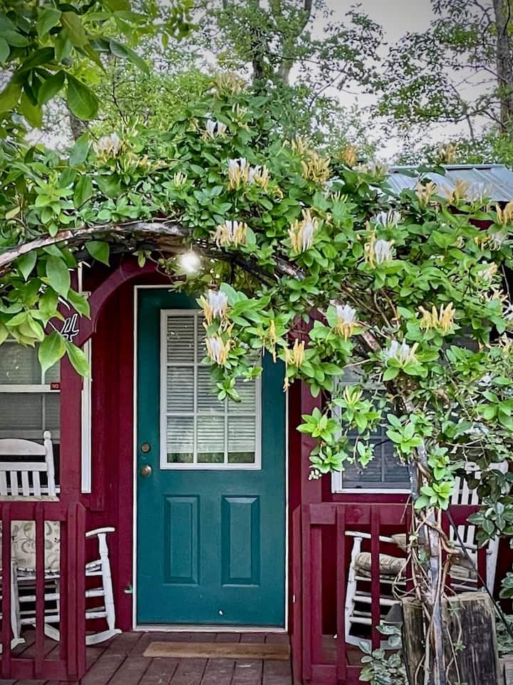 Sunset Cottage 4: Sabor A Pasion - Palestine, TX