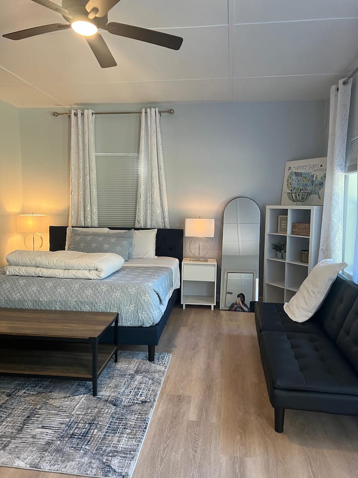 Luxurious Super Spacious Home - Tallahassee, FL