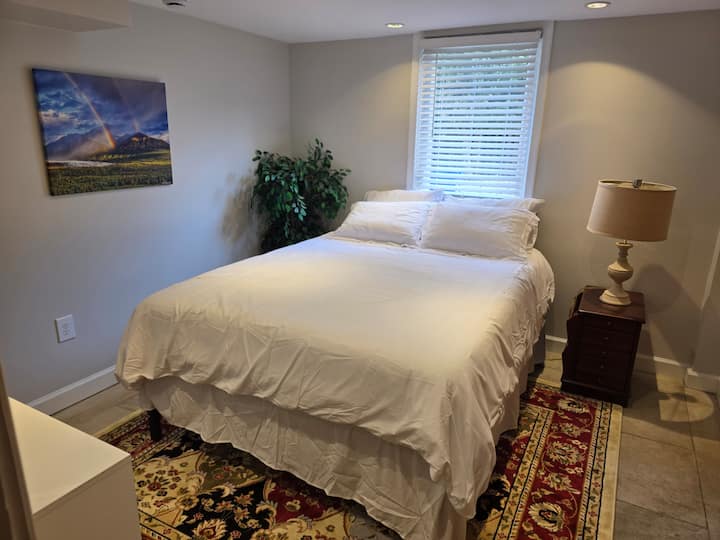 1 Br+office, Park, Walk To Metro - Rockville, MD