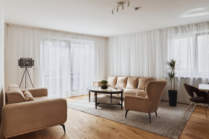 Symphony Apartment 6: Terrace&grill - Vienna Schwechat Airport (VIE)