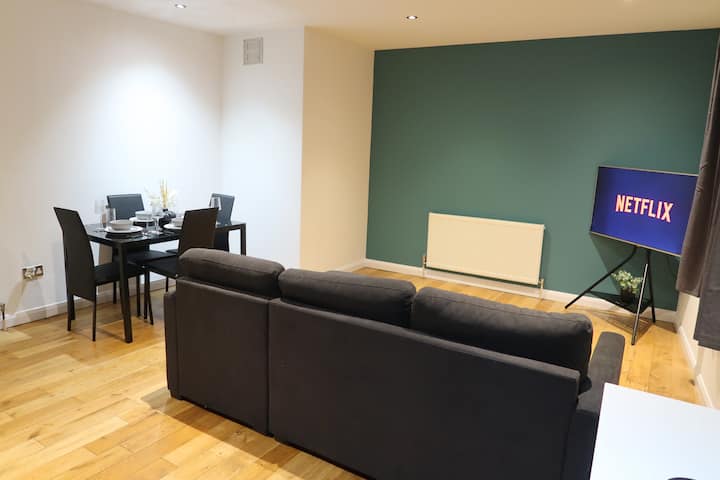 Stylish City-centre Stay - Chelmsford