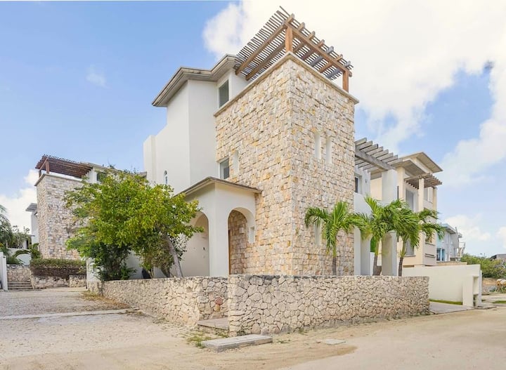 Casa Luna: 2 Pools • Rooftop • Luxury Ocean Views - Isla Mujeres