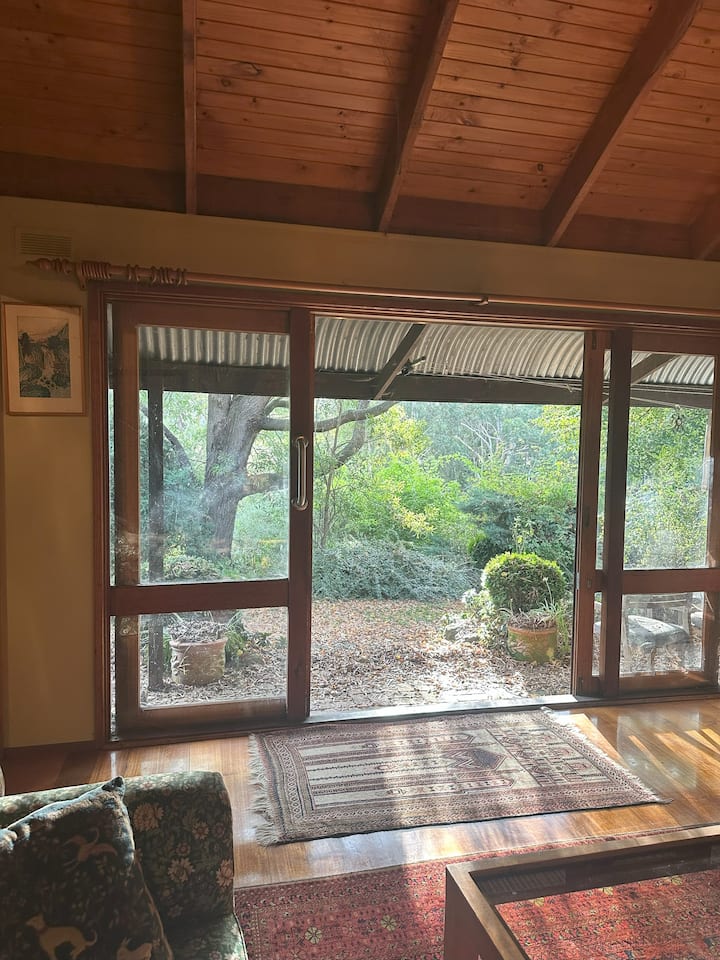 Blackwoods Cottage And Garden - Woodend