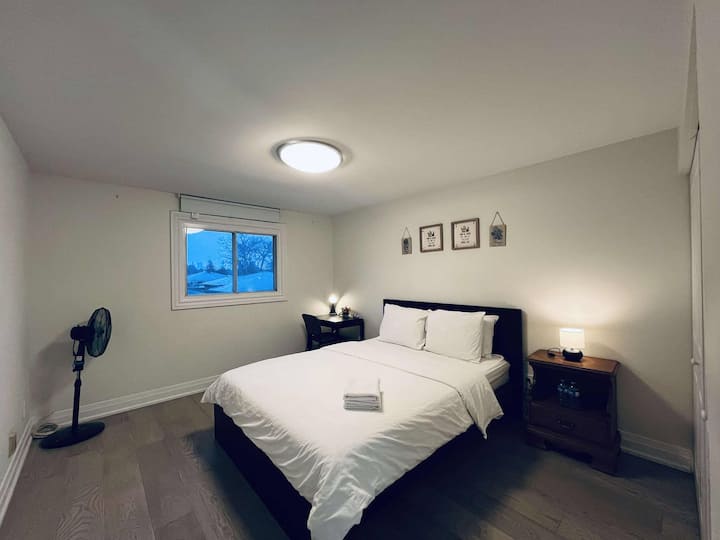 Room 6 - Tidy & Cozy - Toronto