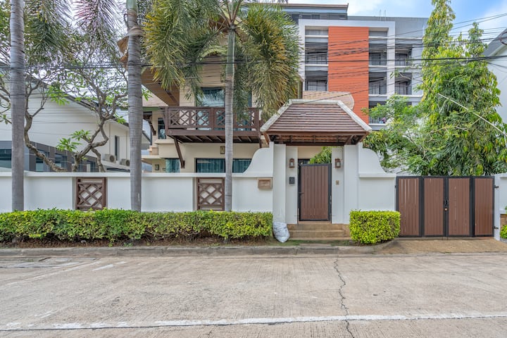 Thai Mei 3b Near Hollywood Villa - 芭達雅