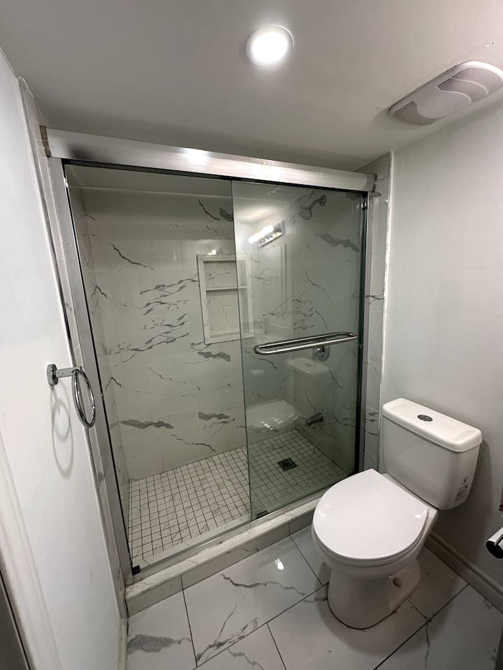 1 Bedroom, Bath & Kitchen Suite - Oshawa