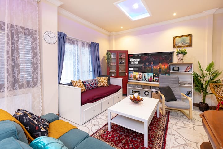 Large Quiet Historical House - Bornova