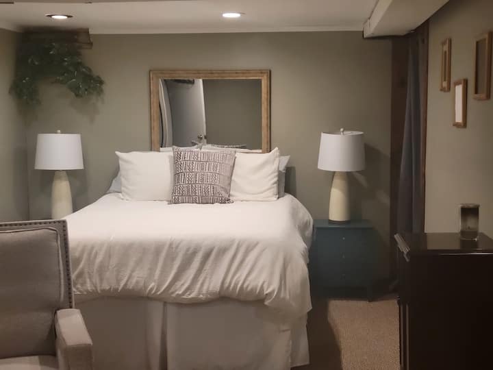 Private Flat W/ Kitchenette & Bathroom, Monthly - Asheville, NC