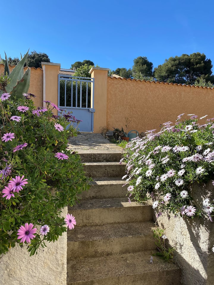 Charmant T2, Bas De Maison - Cassis