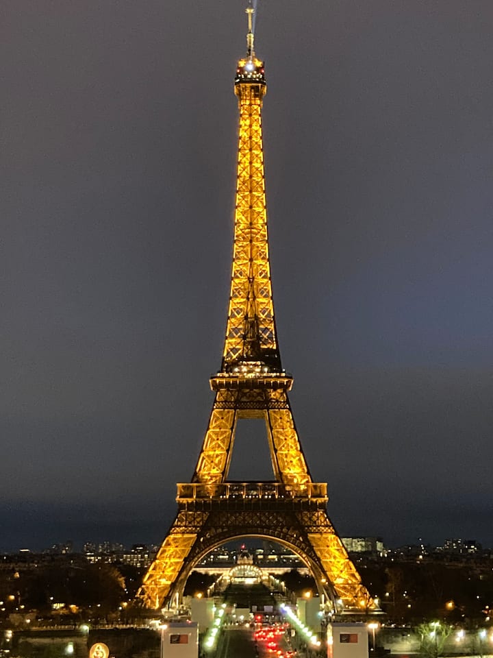 Eiffel Tower Home - Paris