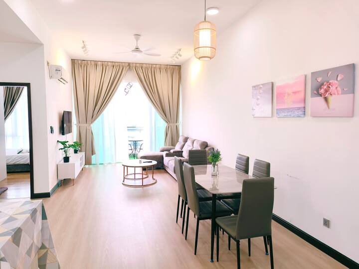 Lovely Seaview Large 2+1 Big Apt-jacuzzi/2parking - Johor Bahru