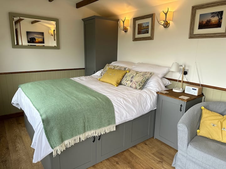 Tranquil Shepherds Hut - Peterborough