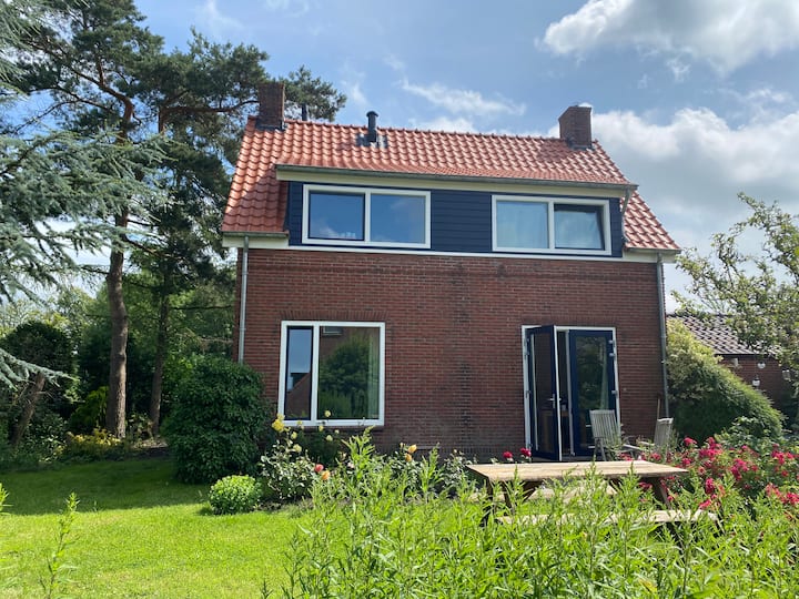 Vrijstaand Huis, Prachtige Tuin - Groningen