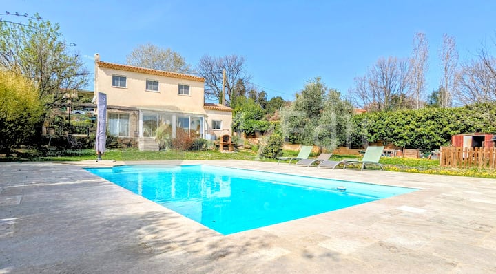 Villa 10 Pers 155m² Avec Piscine - Montauroux