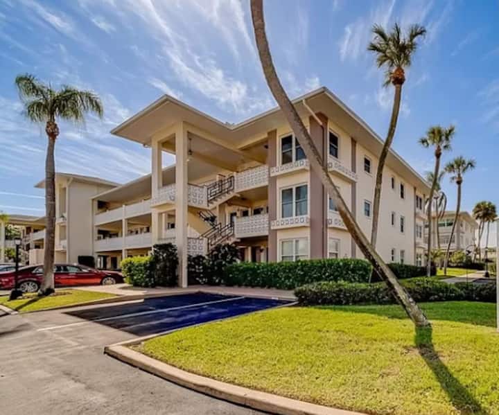 Cute And Close To Beaches - Clearwater, FL