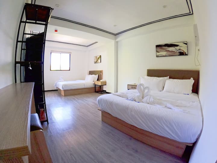 Fab Family Room For 3 - Coron Hotel W/bfast & Pool - Coron