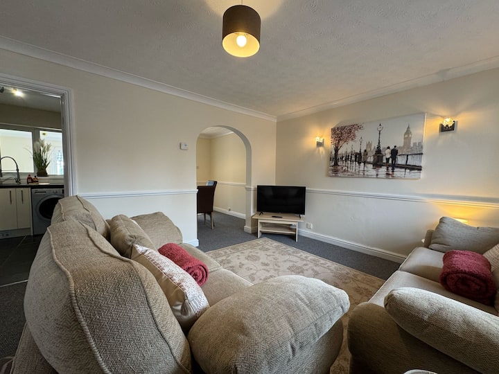 Olive House Long Stay Discounts Sleeps 8 Parking - Swindon