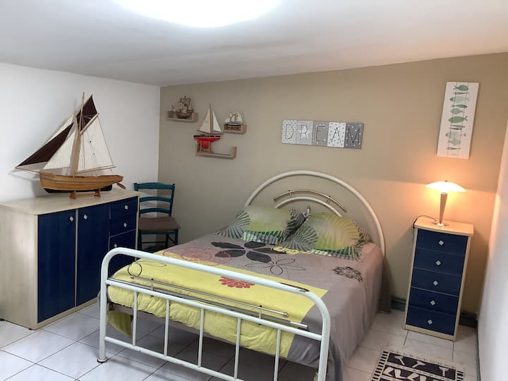 Chalet Cosy Dans Propriété - Le Mans