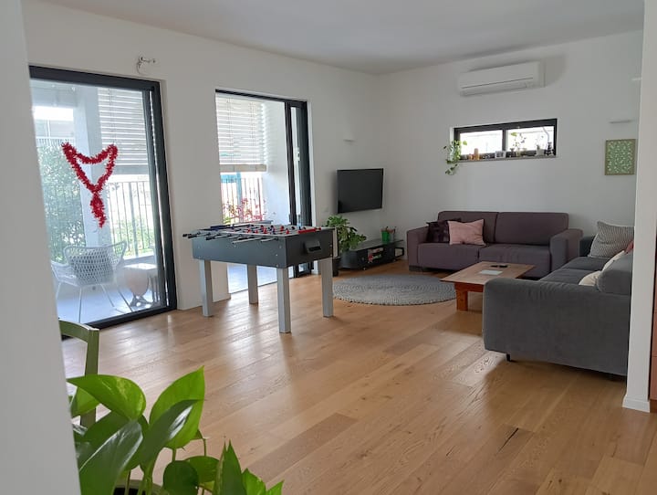 Quiet And Spacious In The Center - Tel Aviv