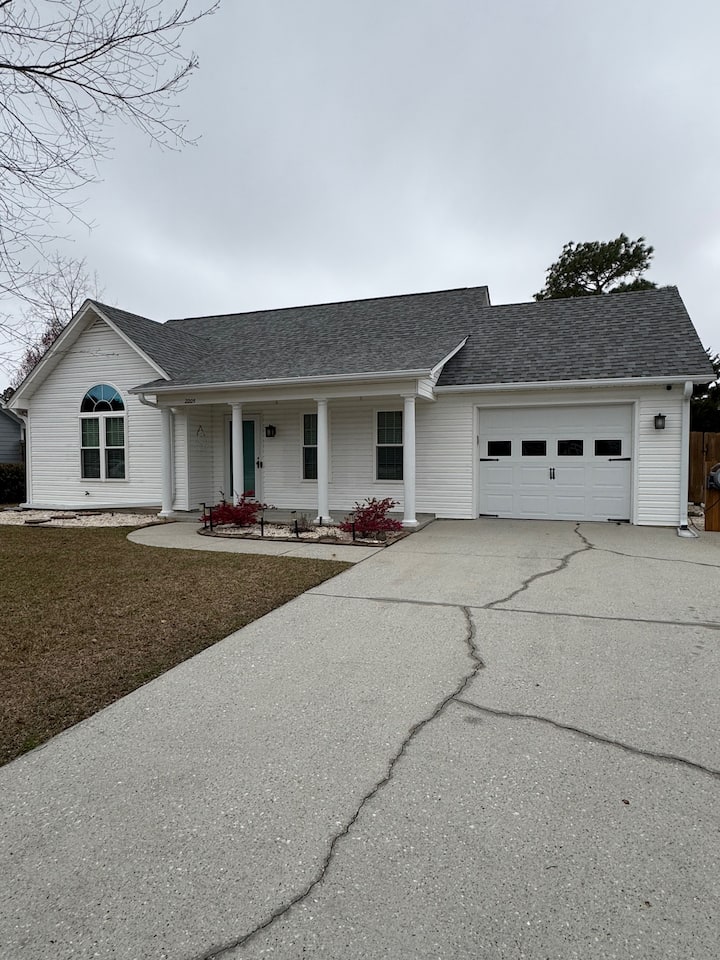 Coastal Getaway - 7 Miles From Wrightsville Beach - Wrightsville Beach, NC