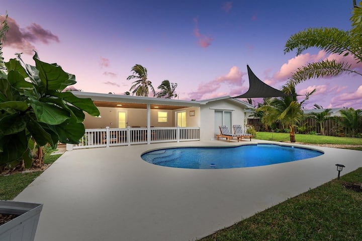 4/3 Walk To Beach, Heated Pool, Sleeps 8, Treefort - Fort Pierce, FL